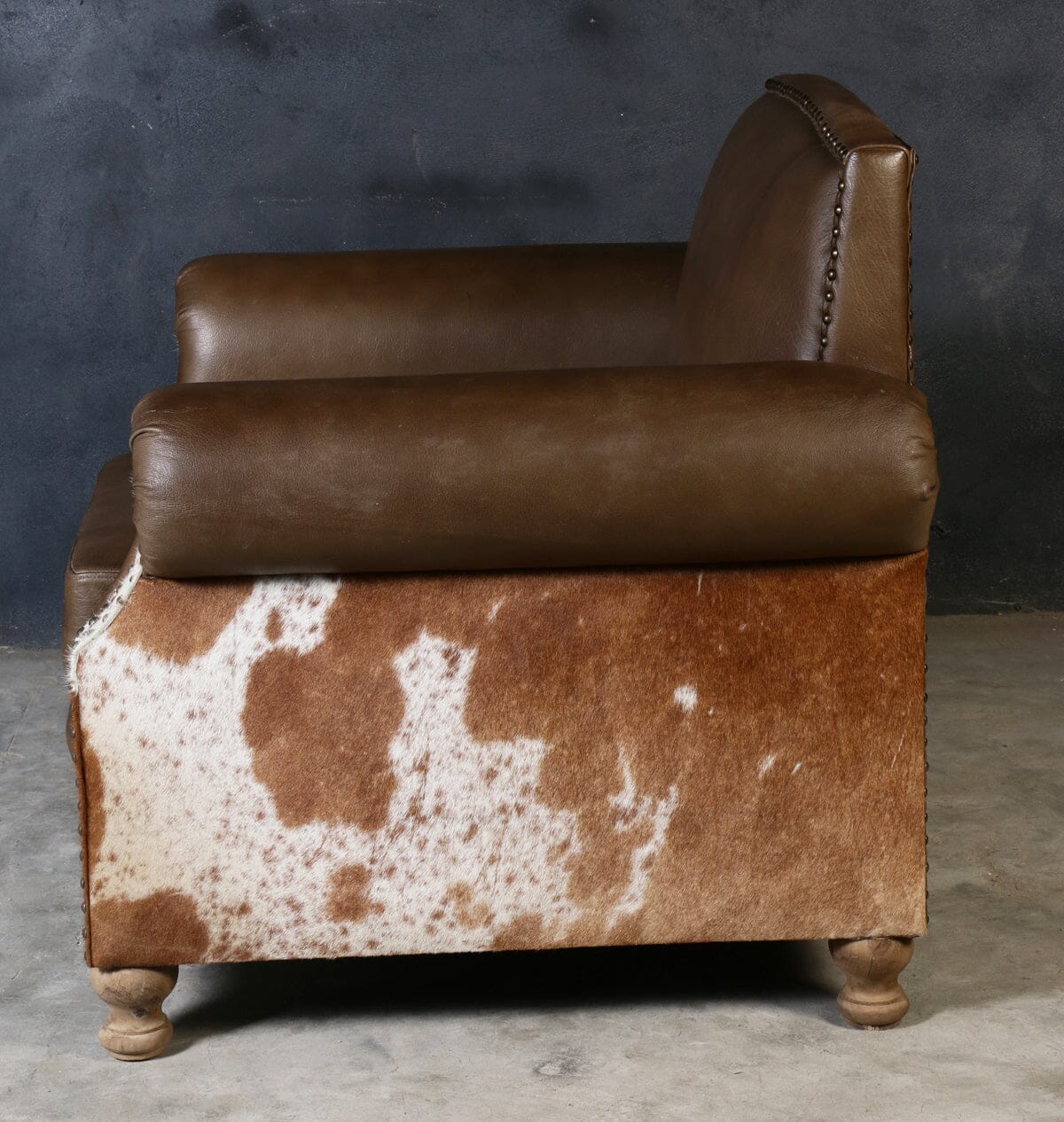 RIVERINA HAND MADE COWHIDE AND GENUINE LEATHER ARM CHAIR - Philbee ...